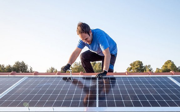 MVV Photovoltaik-Leitfaden 2025: Schritt für Schritt zur eigenen Anlage